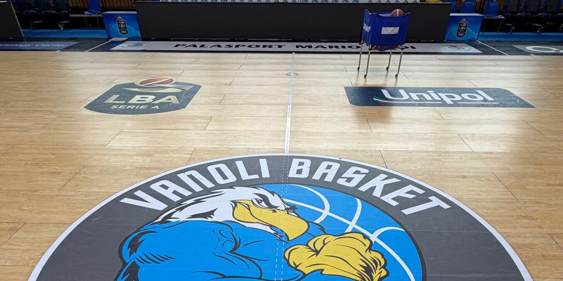 Il PalaRadi dice addio al parquet che ha fatto la storia del basket ...